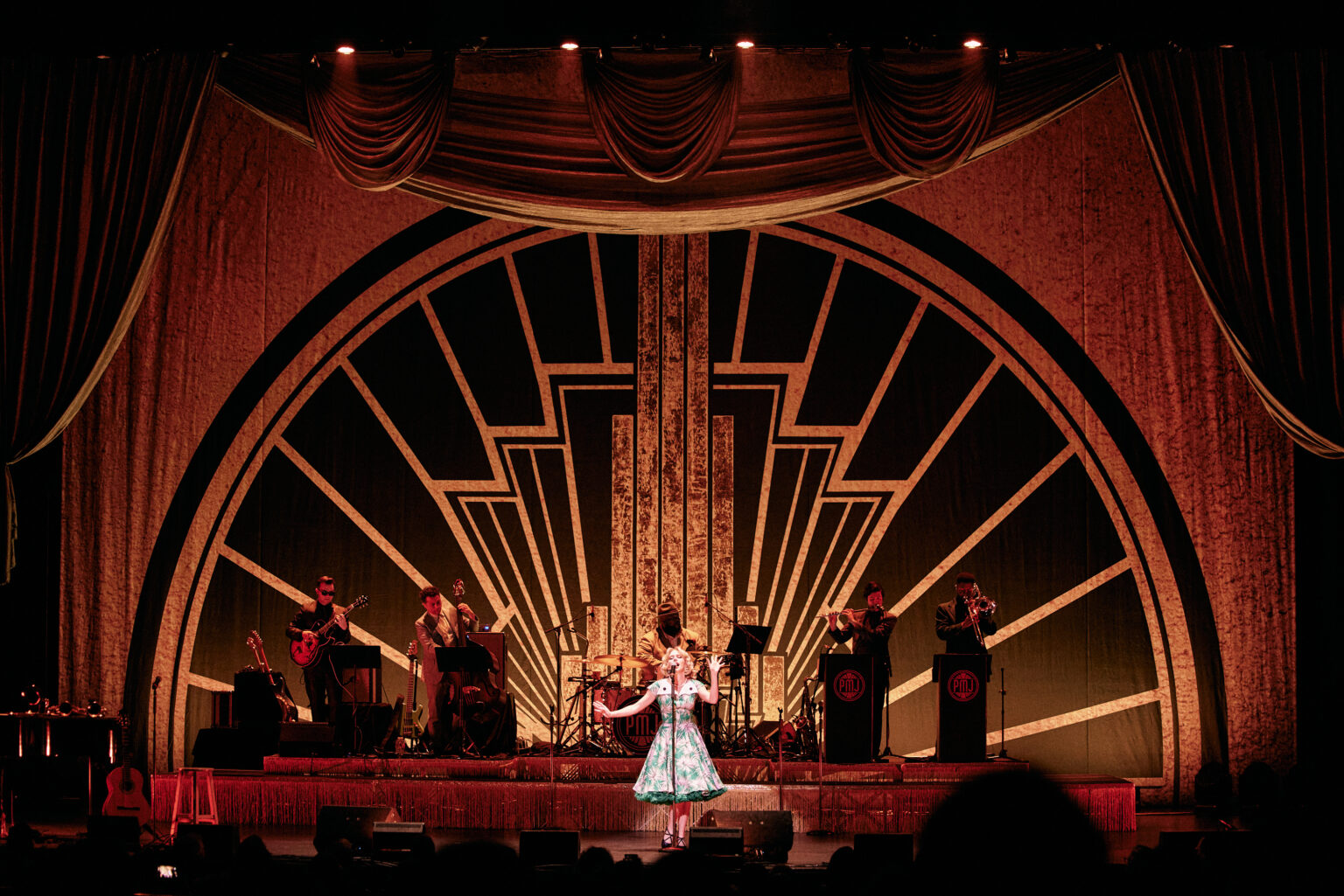 Musikalische Zeitreise – Postmodern Jukebox im Circus Krone (Bericht ...
